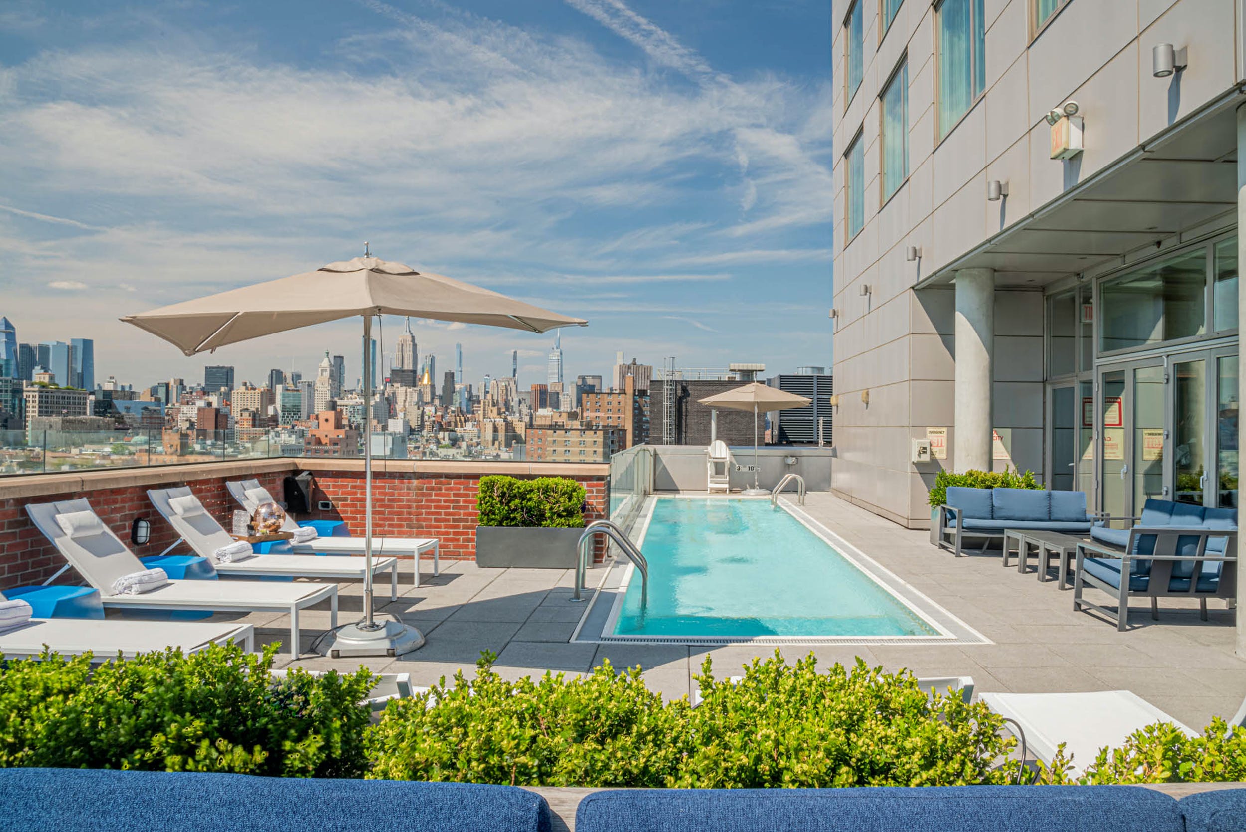 Rooftop Bars in East Village | HeadBox
